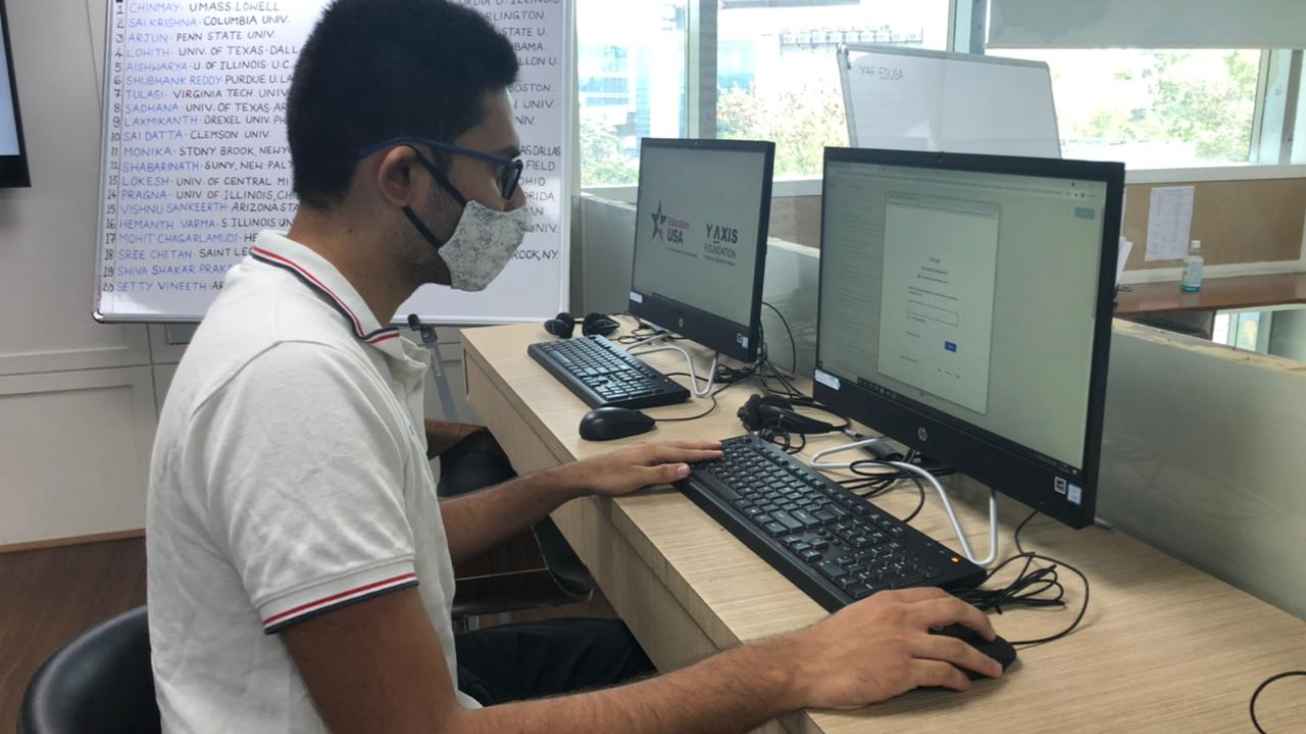 Student's research.jpg | EducationUSA